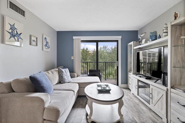Updated Condo - Beach, Tennis Overlooks Pool! - Daufuskie Island, SC