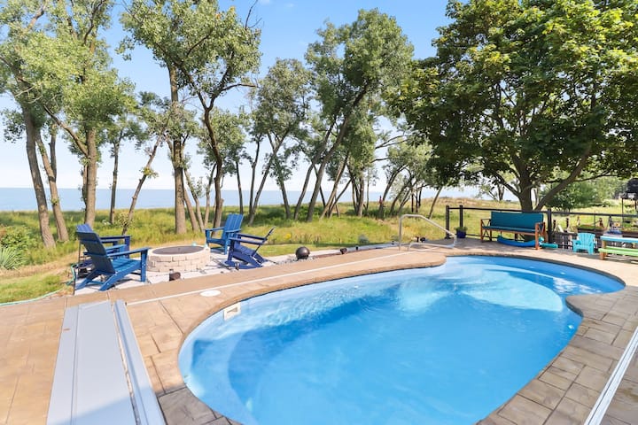 Miller Beach, Gary Vacation Rentals & Homes - Gary, IN | Airbnb