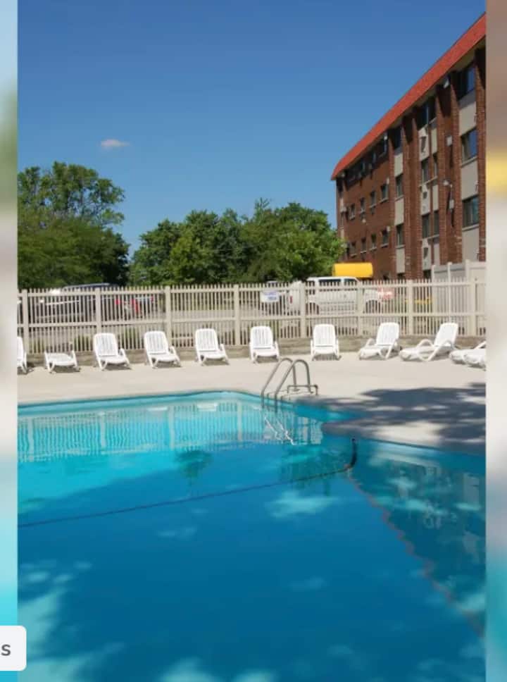 Lovely 2 Bed
2 Bathroom! - Oak Brook, IL