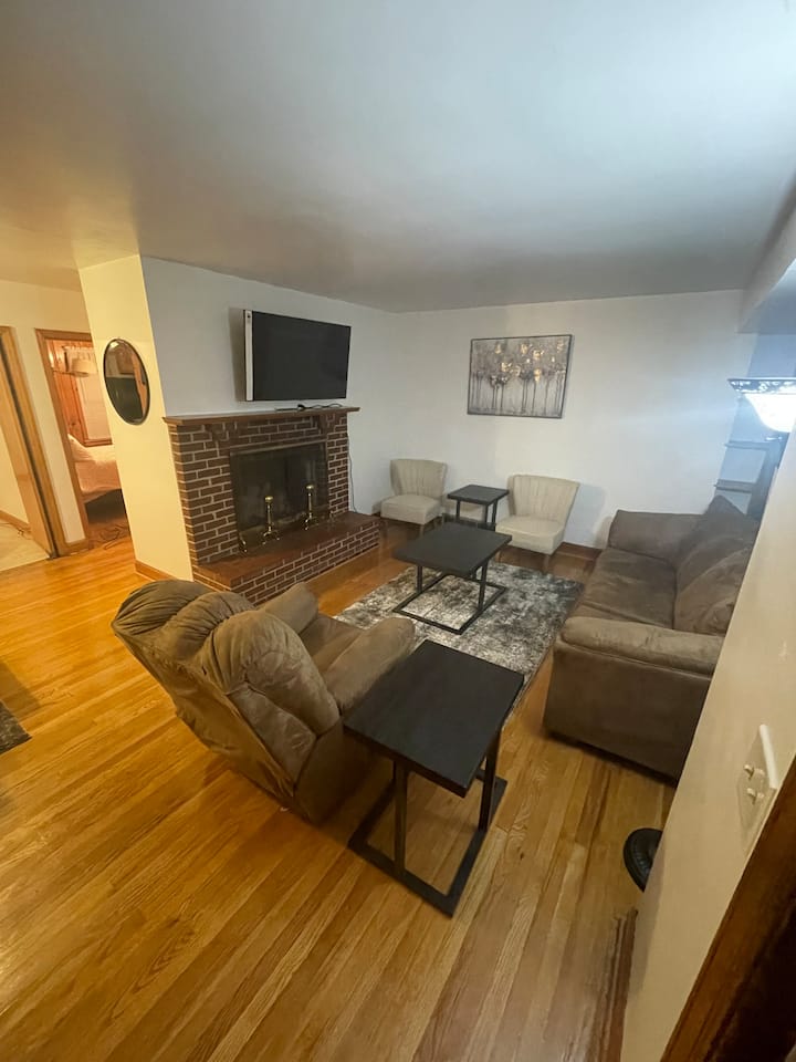 Cutie's Palace, 3bd/1ba Home, W/d, Wi-fi, Deck - Danville, VA