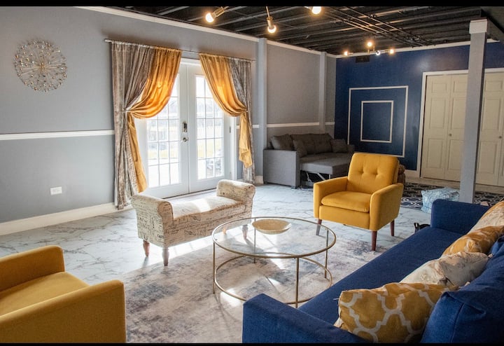 Sunlit Spacious Luxury Haven- Pets Welcome! - エルジン, IL