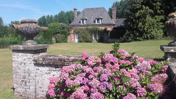 Pavillon Angélique, Dans Parc Du Château - Neufchâtel-en-Bray