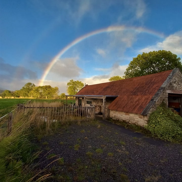 Cosy Highland Byre with wood burning stove. - Barns for Rent in ...