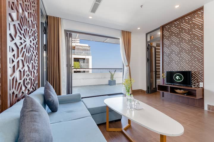 Smeraldo 2br Apartment With Sea View Near Beach - Da Nang