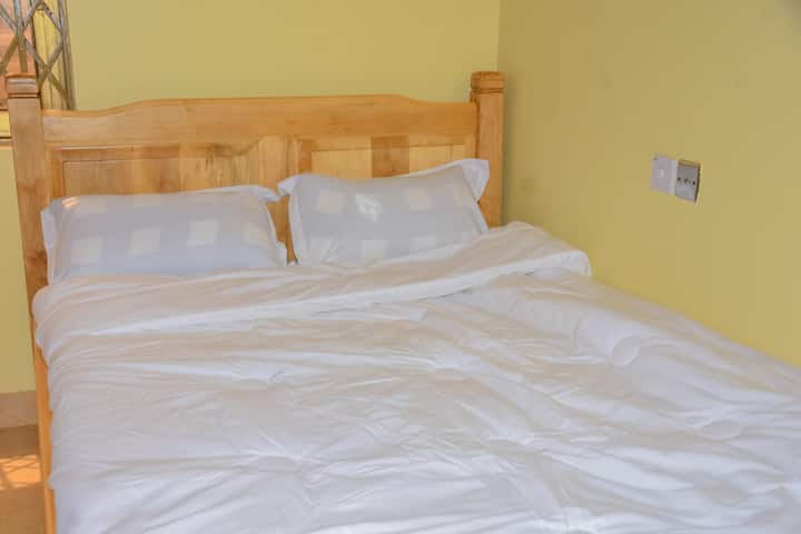 De’ Asiedu’s – One-beds, En-suite, Double Rooms. - Accra