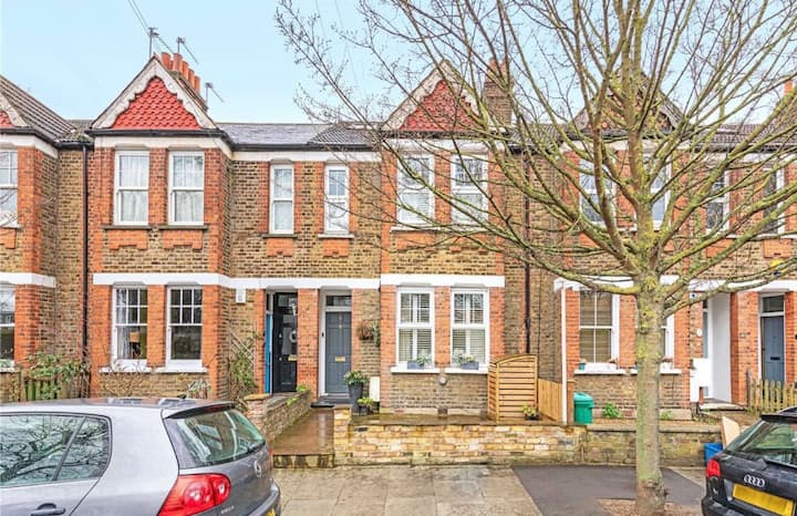 Spacious, Bright Renovated Garden Flat In Richmond - Brentford