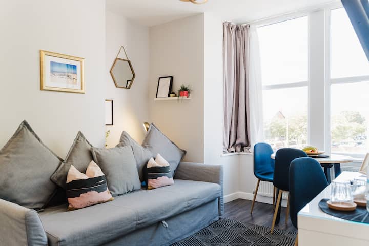 Two Bedroom Flat In The Heart Of Lytham St Annes - Lytham St Annes