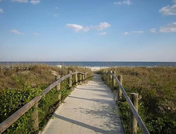 Beachside Bliss: Pool View, King Bed, Walk To Fun! - Palmetto Dunes, SC