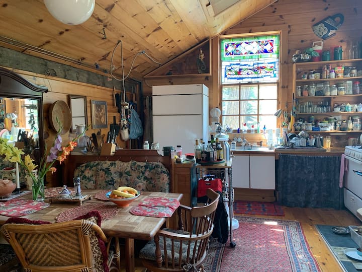 Cozy Meditation Hut By The Brook - Brattleboro, VT