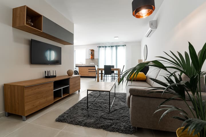 Sea Side Apartment, With Sea View Terrace. - Malta