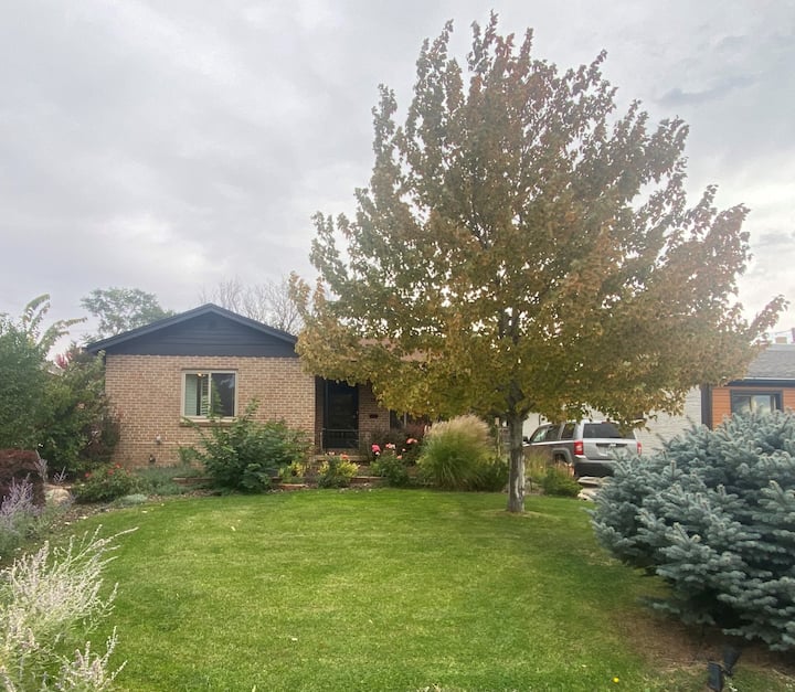 Private Suite In The Hale Neighborhood - Denver, CO