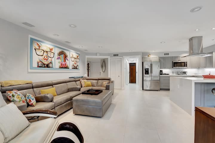 Welcome To A Sleek And Pristine Modern Home - Boca Raton, FL