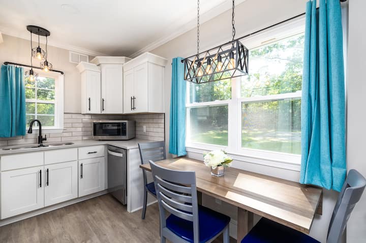 Stylish 2 Bedroom House With Full Kitchen Near Hpu - Randleman Lake, NC