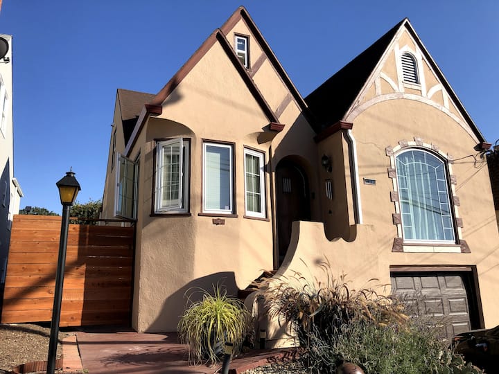 Storybook House In Oakland - Oakland, CA