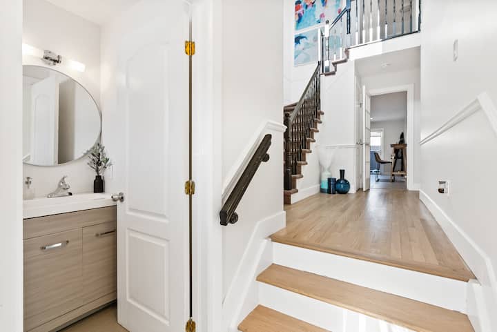 Modern Townhouse ( Newly Reno'd ) - Ottawa