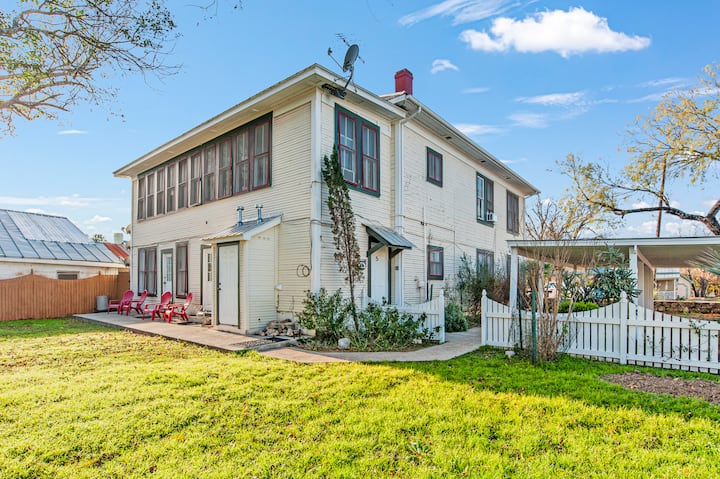 Carriage Medina 1 | Historic Inn In Bandera - Bandera, TX