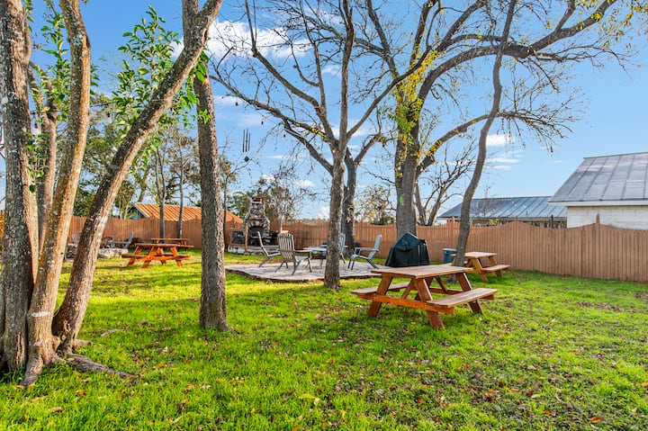 Carriage Medina 1 | Historic Inn In Bandera - Bandera, TX