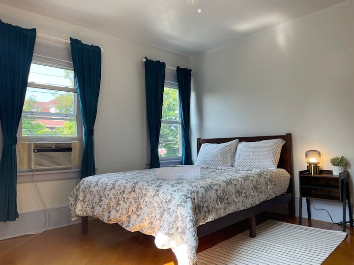 Large Cozy Private Room ,30 Mins ->Manhattan - Queens, NY