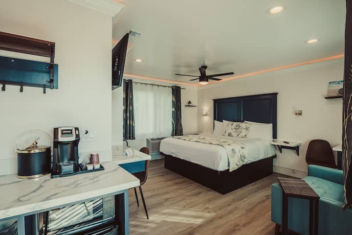 Upscale Modern One King Suite - Wharf/downtown! - Cayucos, CA