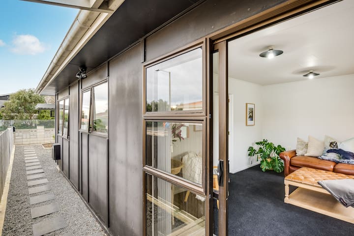 Cosy Warm Cottage Walking Distance From Everything - Havelock North