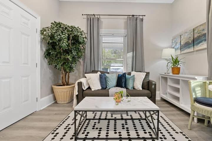 Homey Apt By Coliseum, Uncg, Tanger, Cone/wesley - Greensboro, NC