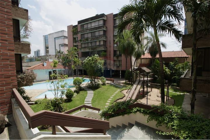 Cómodo, Céntrico Y Seguro Departamento Con Garaje - Bolivia