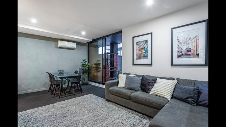 1 King Bed+1 Sofa Bed+comfort+location - Melbourne
