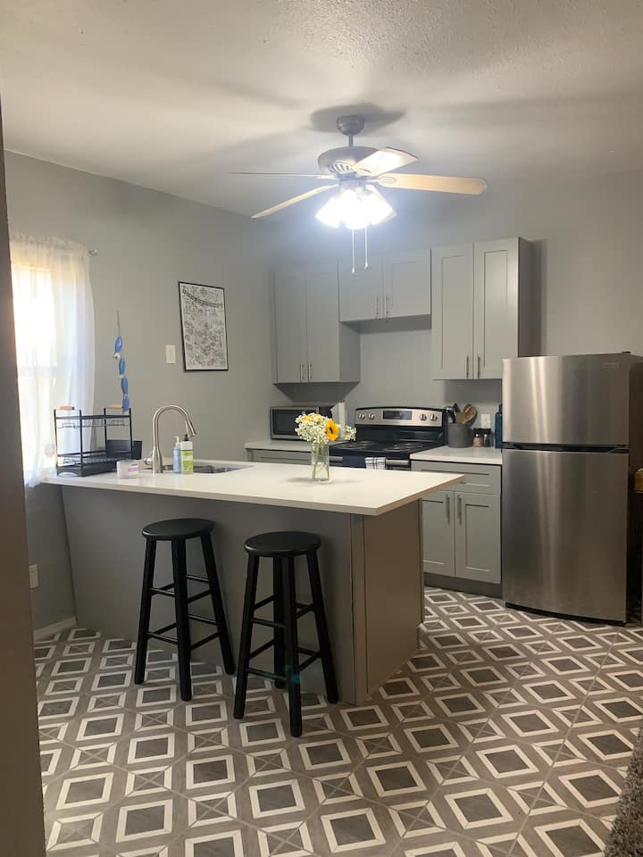 Private Guest House W/deck And Rooftop Patio - San Antonio, TX