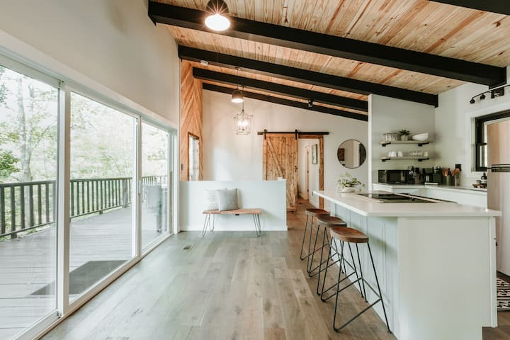 Stylish Home W/hot Tub In Laurel Valley! - Townsend, TN