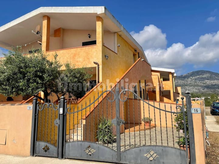 Appartamento Per Vacanze Estive In Zona Tranquilla - Orosei