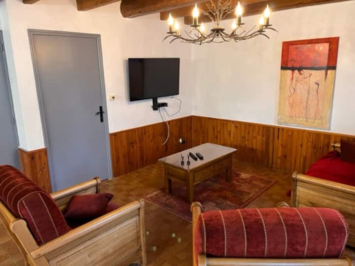 Maison Chaleureuse En Pierres Et En Lauzes - Chambon-sur-Lac