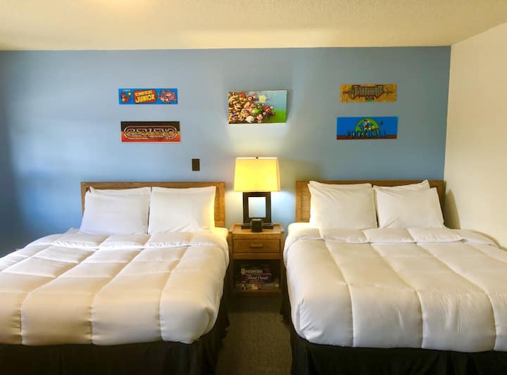 Hilltop Lodge Standard Double - Room 111 - Fort Frances