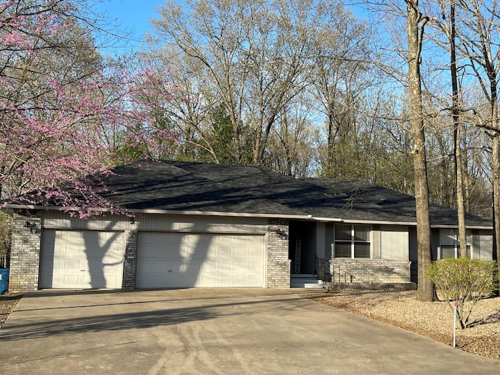 Entire 3 Bedroom House Near Bike Trails - Bella Vista, AR