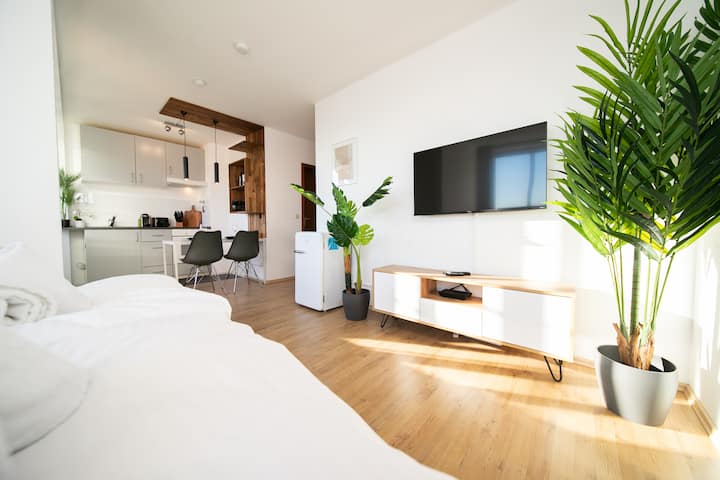 Studio White | Central | Balcony | Fair | Kitchen - Neuss