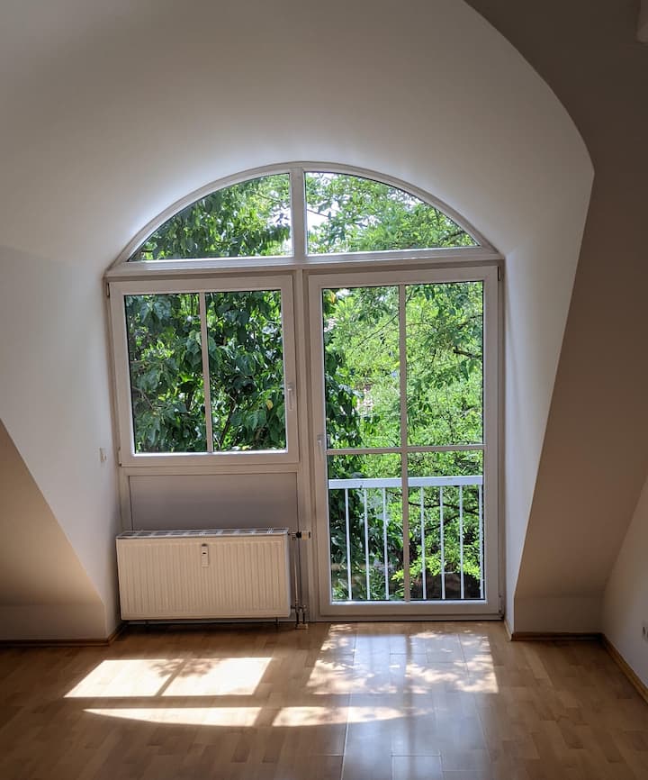 Ruhige Dachgeschosswohnung - Munich