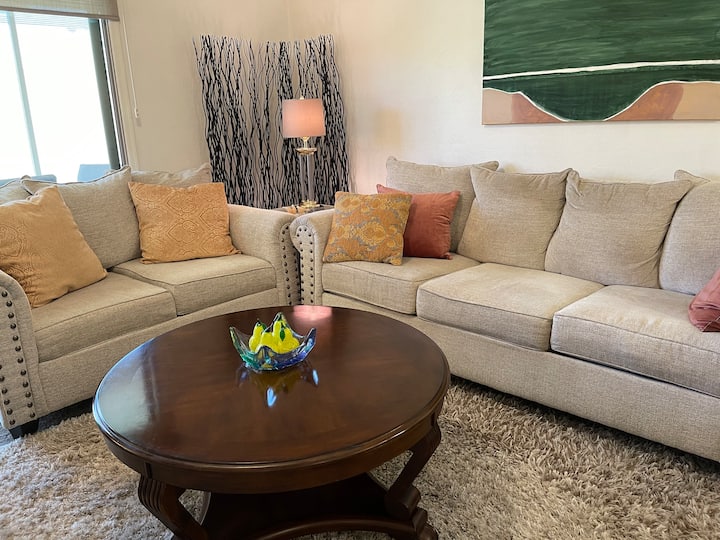 55+ Resort Living! Beautiful 2 Br / 2 Bath Condo - Apache Junction, AZ