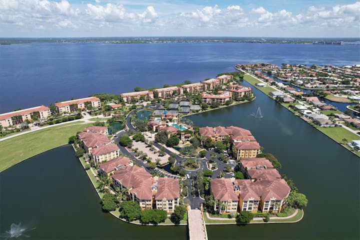 Premier 3 Bedroom Condo With Amenities - Punta Gorda, FL