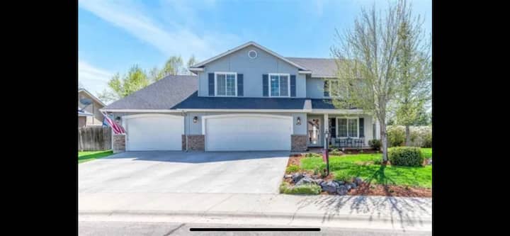 Large Family Home - Meridian, ID