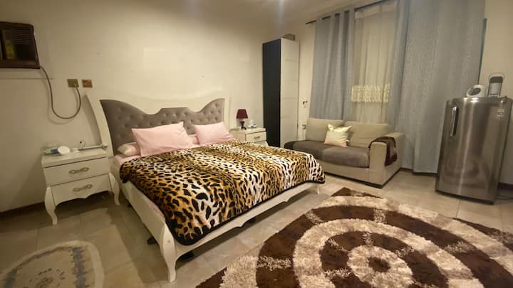 A Lovely 2 Bedroom + Living Room Part In Villa - Qatar