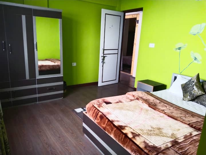 Live Above The Cloud: Bedroom #1 - Darjeeling