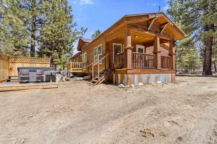 Stirling Suites Outlaws Hideaway With Hot Tub - Idaho City, ID