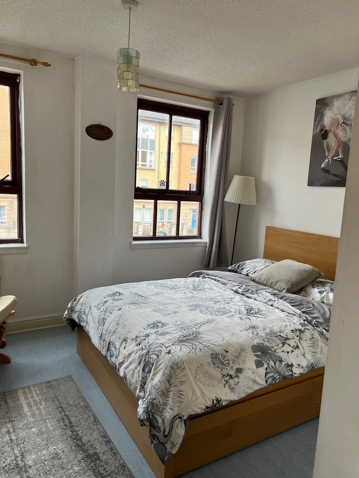Cheerful Bedroom In Central Glasgow - Glasgow