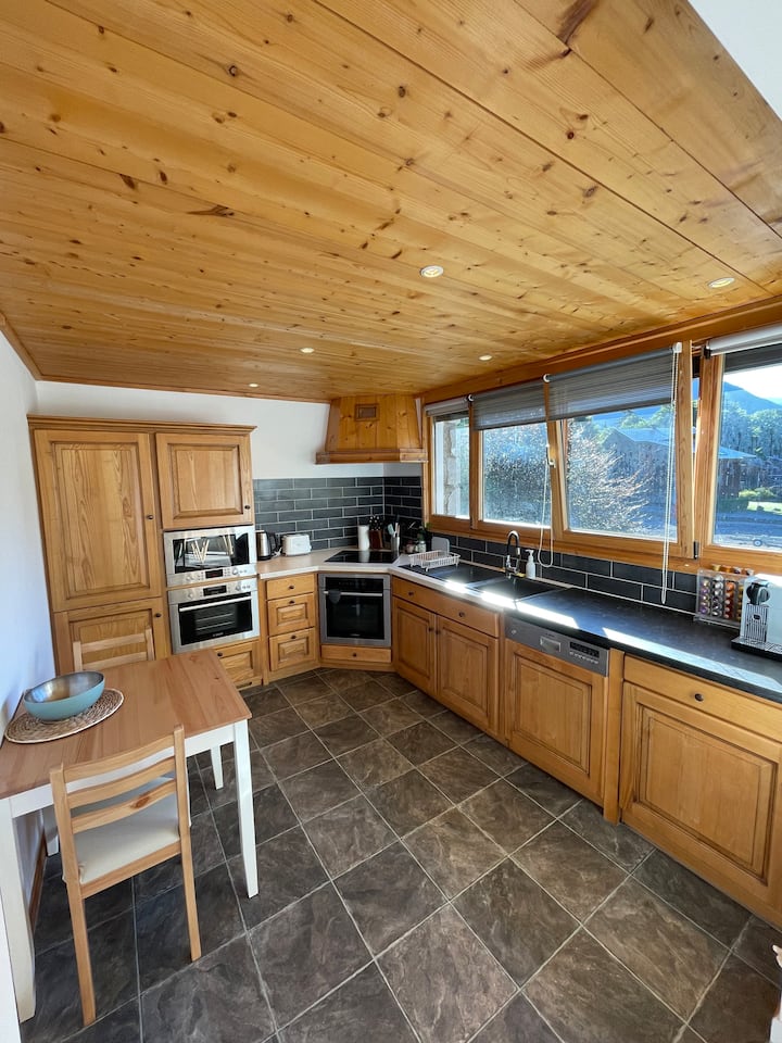 Lovely 2-bedroom Holiday Home With Free Parking - Morzine