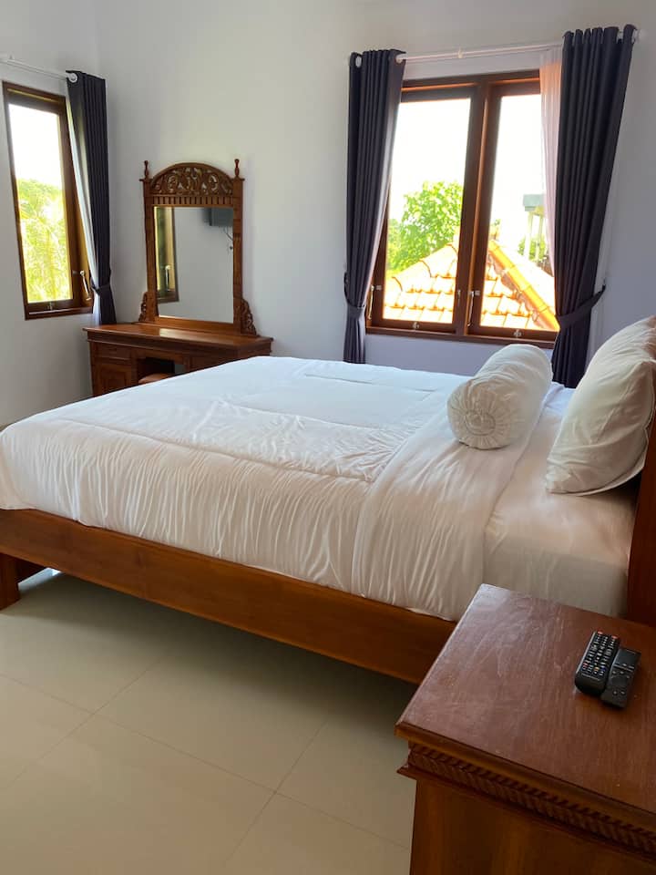 Pool King Bed Fast Wifi With Breakfast Rm 3 - Seraya