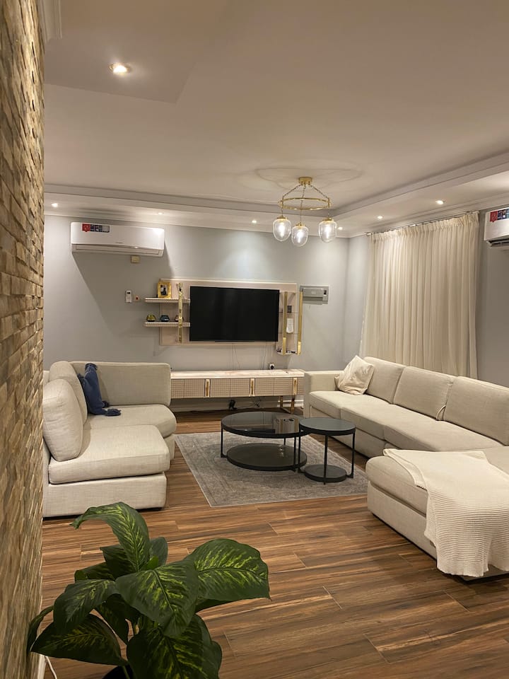 Cozy 2-bedroom Guesthouse With A Huge Backyard - Ar-Rayyan