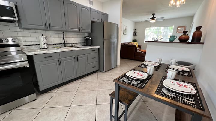 Spacious Home By The Bay Fast Wi-fi & Coffee - Cutler Bay, FL