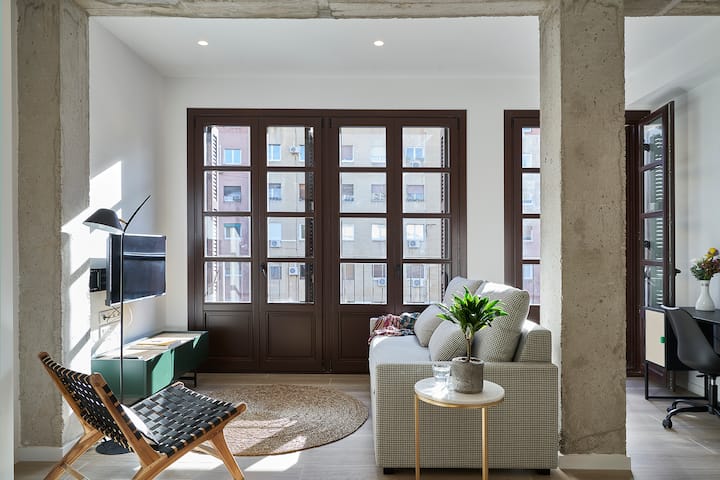 Superb Apartment With Pool And Parking - Barcelona