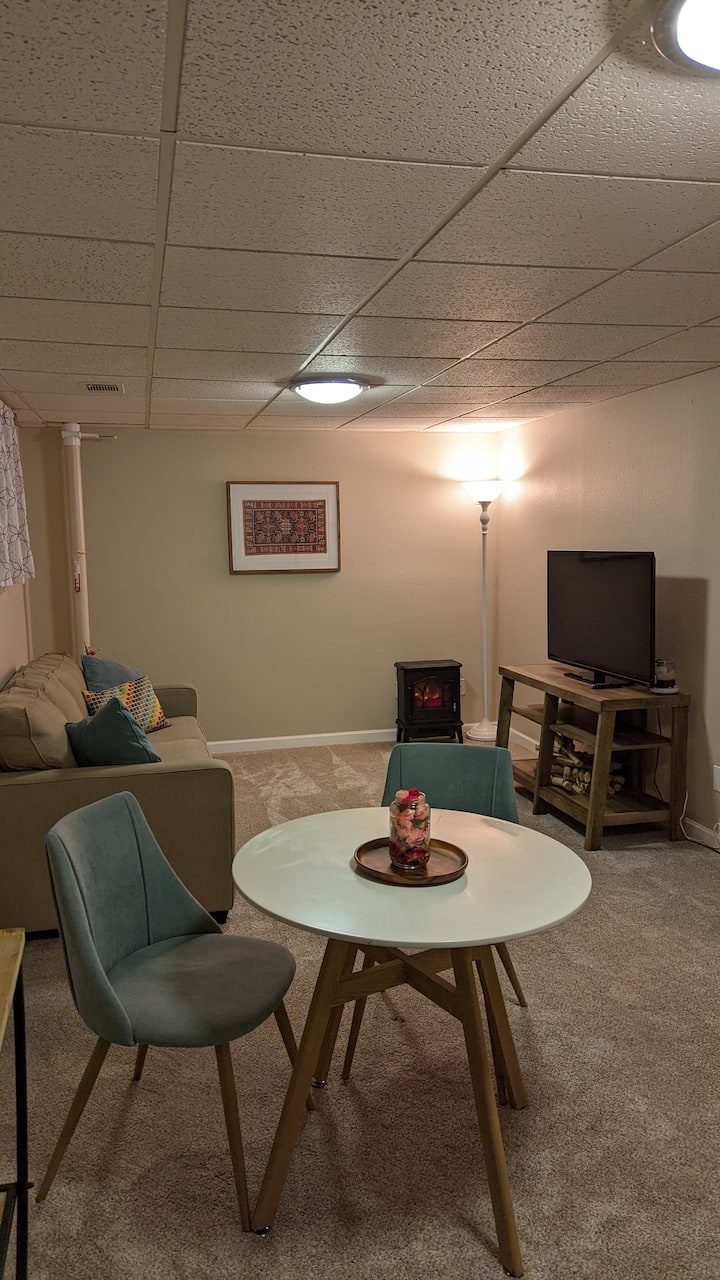 Cozy Basement Suite And Bathroom - 러브랜드
