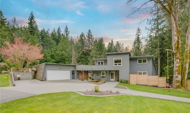 Desirable Chuckanut Dr! Mountain Bikers Paradise - Bellingham, WA