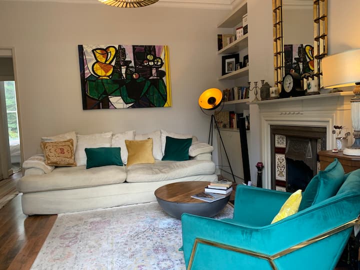 Camden/ Primrose Hill Garden View Bedroom. - Bloomsbury